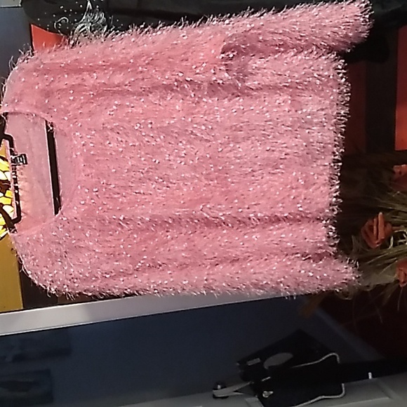 SHEIN CURVE | Tops | Fuzzy Pink Top Never Been Worn | Poshmark